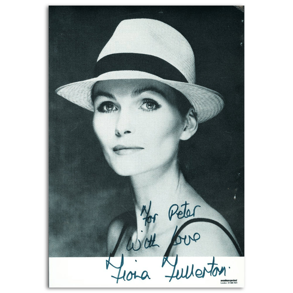 Fiona Fullerton - Autograph - Signed Black and White Photograph