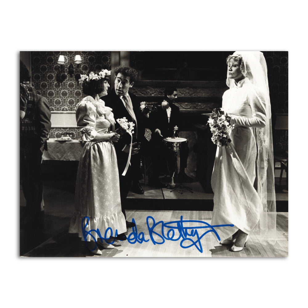 Brenda Blethyn - Autograph - Signed Black and White Photograph